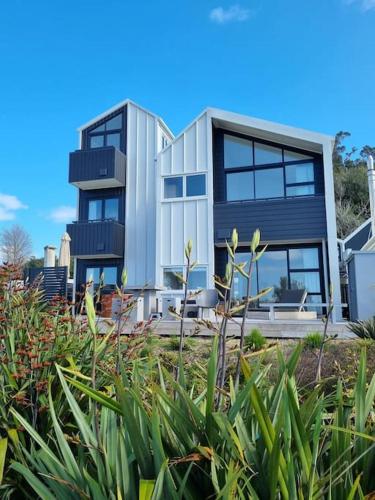 The Big Light House'24 Home Of Year - Snells Beach