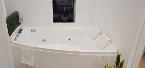 Palmhouse Salerno Con Jacuzzi - Salerno