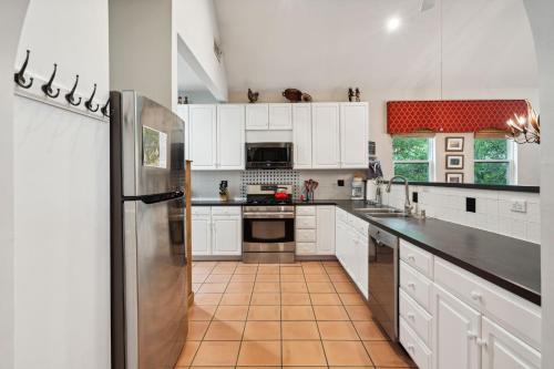 From $41pp - One block from Beach! 3 Bedroom, 2 Bath-Rooftop Deck ...