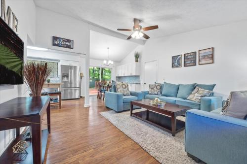 Cozy 3br 2ba Home Near Avalon Downtown Alpharetta - Alpharetta, GA