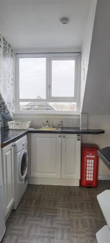 Quiet Street's Flat With Free Parking Near Town Centre - Largs
