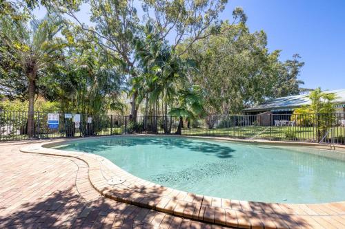 Bay Parklands 6, 2 Gowrie Ave - Pool, Wi-fi Family Holiday - Nelson Bay