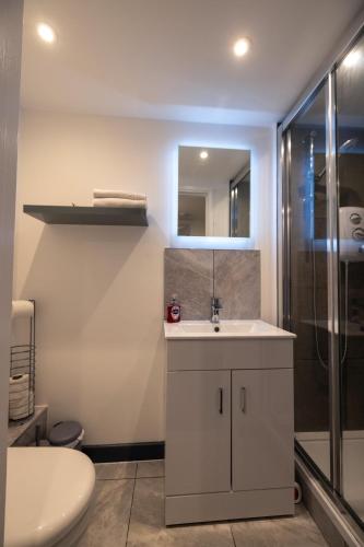 Second Floor Contemporary 2 Bedroom Apartment Bicester With Air - Conditioning - 비세스터