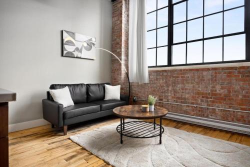 Chic Loft In Peoria Warehouse District - Peoria Zoo, Peoria