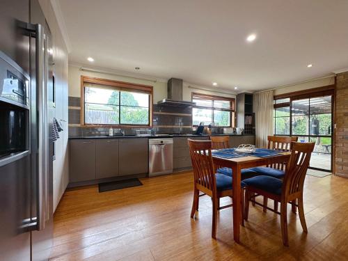 Seven Mile Beach House - 5 Minutes To The Airport - Hobart