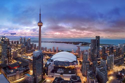 12 Best Hotels With A View Of CN Tower In Toronto | Trip101