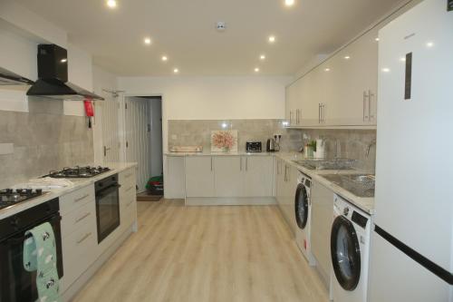 Luxury Private Ensuite And Kitchenette Room Near Luton Airport 4 Min Drive - Luton