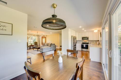 Fire Pit & Grill: Tyler Home On 5 Acres! - Lake Tyler, TX