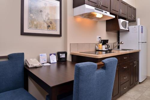 Chateau All Suites Hotel - Kindersley