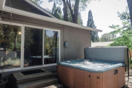 Grass Valley Home With Hot Tub - Grass Valley, CA