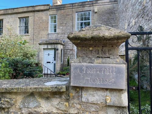 Churchill House - Two Bedrooms - Street Parking - Garden - Bath