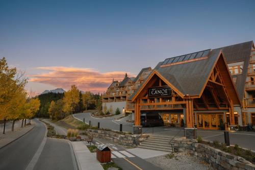 Hotel Canoe & Suites - Banff, AB, Canada