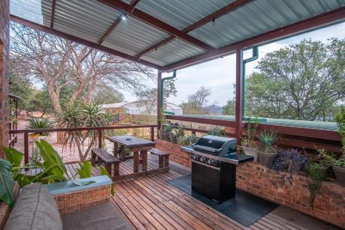Bushbaby Cottage With Tickle Tub In Hartbeespoort - Hartbeespoort