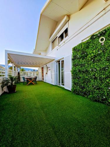 Nyla Mango - Saint-Gilles les Bains