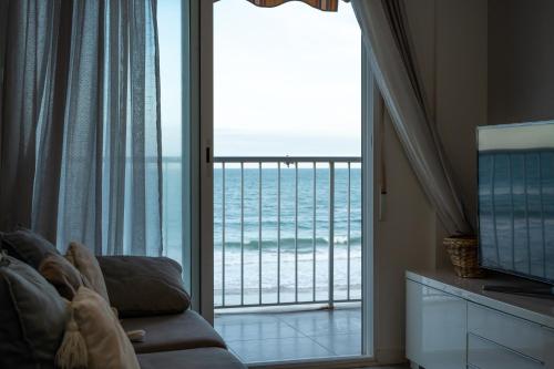 Apartamento En Primerisima Linea De Mar En Valencia 2 Habitaciones Dobles, Cocina Equipada Y Ascenso - El Perellonet