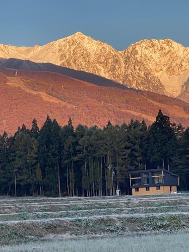 Yamaemi, Spacious Luxury Chalet 5br, Onsen Bath - Hakuba