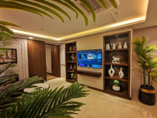 From $14 - Mountain Views Executive Apartments Facing Centaurus Mall ...