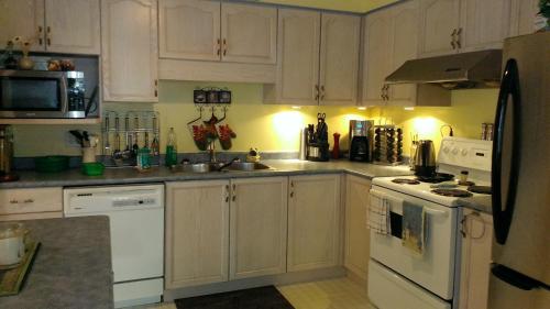 Hb Guest Home 3 - Kitchener, ON, Canada