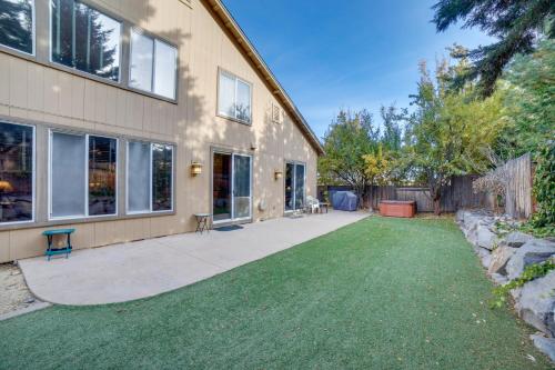 7 Mi To Dtwn Reno Gem With Hot Tub, Pets Welcome - Reno, NV