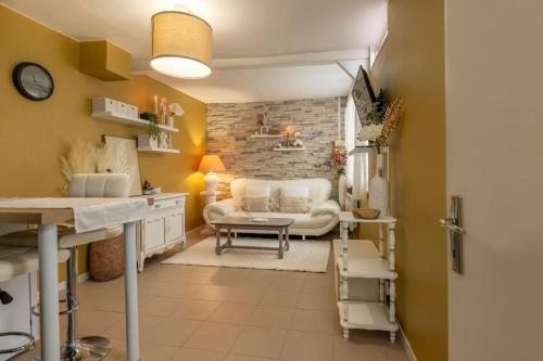 Hidden Chic - Orleans