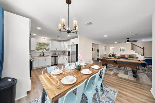 Houston Stay Game Room Bbq Yard Sleeps 16 - Spring, TX