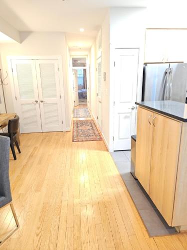 Chic 2 Bedroom Condo At 2121 - Arlington, VA