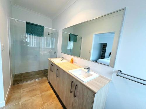 Brand New Fantastic Luxury 5 Bedroom Home - Brisbane