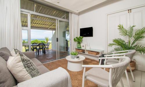 2 Bronze Bay Umhlanga Rocks Beachfront Apartment - Umhlanga