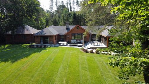 Haliburton Post House - Kawartha Lakes