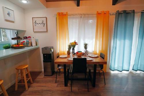 Beautiful Renovated Cozy Forest Home With Hot Tub In Crestline - San Bernardino, CA