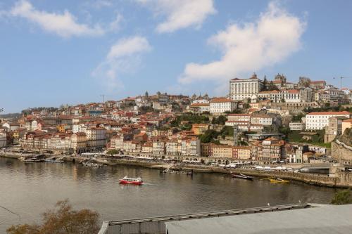 Douro's Bridge View - Shared Swimming Pool - 포르토