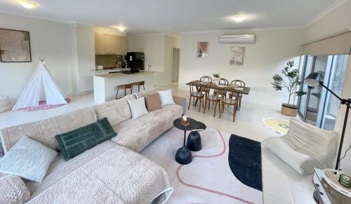 Special Offer! Jap-inspired Stay With Lakeside View - 클라이드 노스