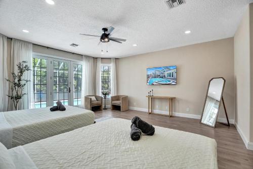 Historic Hollywood Mansion 5 Minutes To The Beach - Hollywood, FL