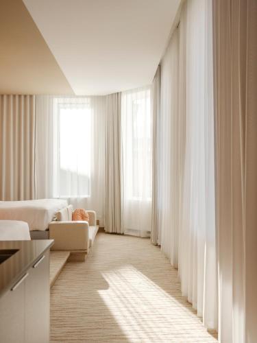 Rose - Hotel Invisible - Quebec City