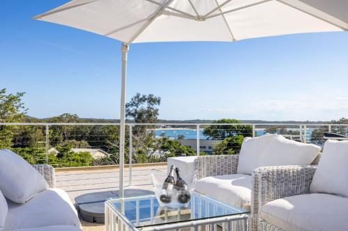 Cloud Nine, 18 Wynne Cres - Heated Pool, Waterviews, Beach - Salamander Bay