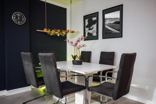 Bold & Black - Balcony - Netflix - Wifi - 5 Person - Gelsenkirchen