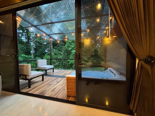 River Paradise Cabin With Private Jacuzzi - La Fortuna