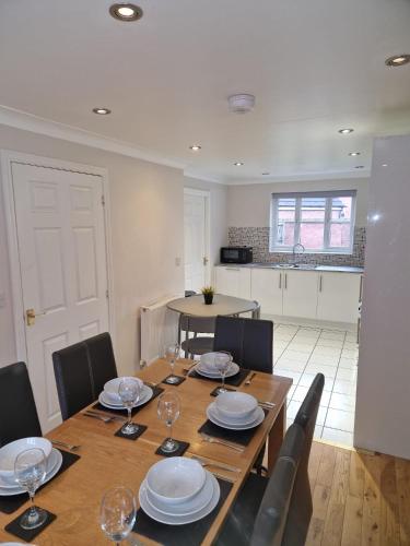 Hereford - Finch House - Modern 4 Bedroom House Located In South Hereford, Dog Friendly With Nearby - Hereford