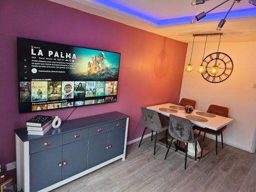Jasmin's House, 2 Bedroom, Private Parking - Buckinghamshire