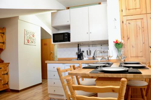 Hostdomus - Rifugio Delle Stelle Ski In, Ski Out, Parking - Sestriere