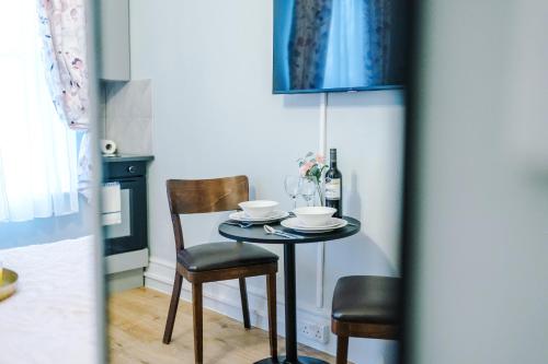 Victoria Park Studio 5 - Self Contained, Free Parking, Town Centre Gem, Free Disneyplus & Netflix - Warwick