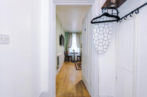 Victoria Park Studio 9 - Free Parking, Wifi, Near Train Station, Free Netflix, Prime & Disneyplus - Royal Leamington Spa