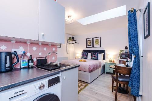 Victoria Park Studio 11 - Free Parking, Wifi, Near Town Centre, Free Disneyplus, Prime & Netflix - Royal Leamington Spa
