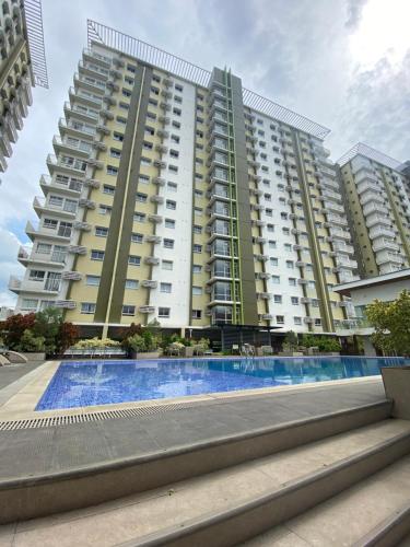 Budget Monochrome Free Wifi, Netflix And Pool - Cagayan de Oro