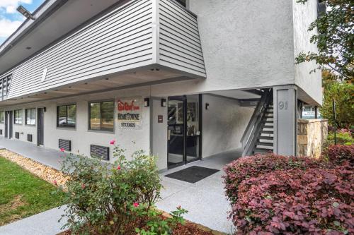 Hometowne Studios Greenville - Greenville, SC