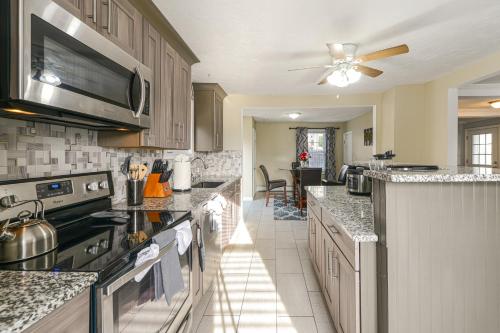 Home Near Parks & Downtown Worcester - Worcester, MA