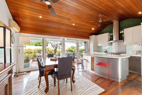 The Cornerstone - A Stylish Garden Terrace - Sydney
