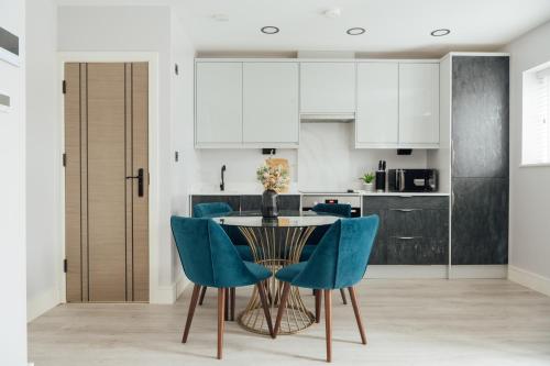 Modern 2bed House - Walk To Station & High Street, Near Surrey Hills & Denbies Vineyard - Dorking