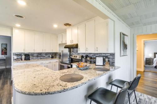 Home W/ Patio & Games Near Dtwn Pensacola! - 彭薩科拉