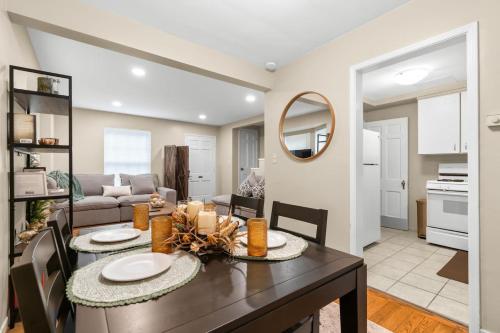 Newly Renovated In Historic Neighborhood Near Dtw - Dearborn, MI